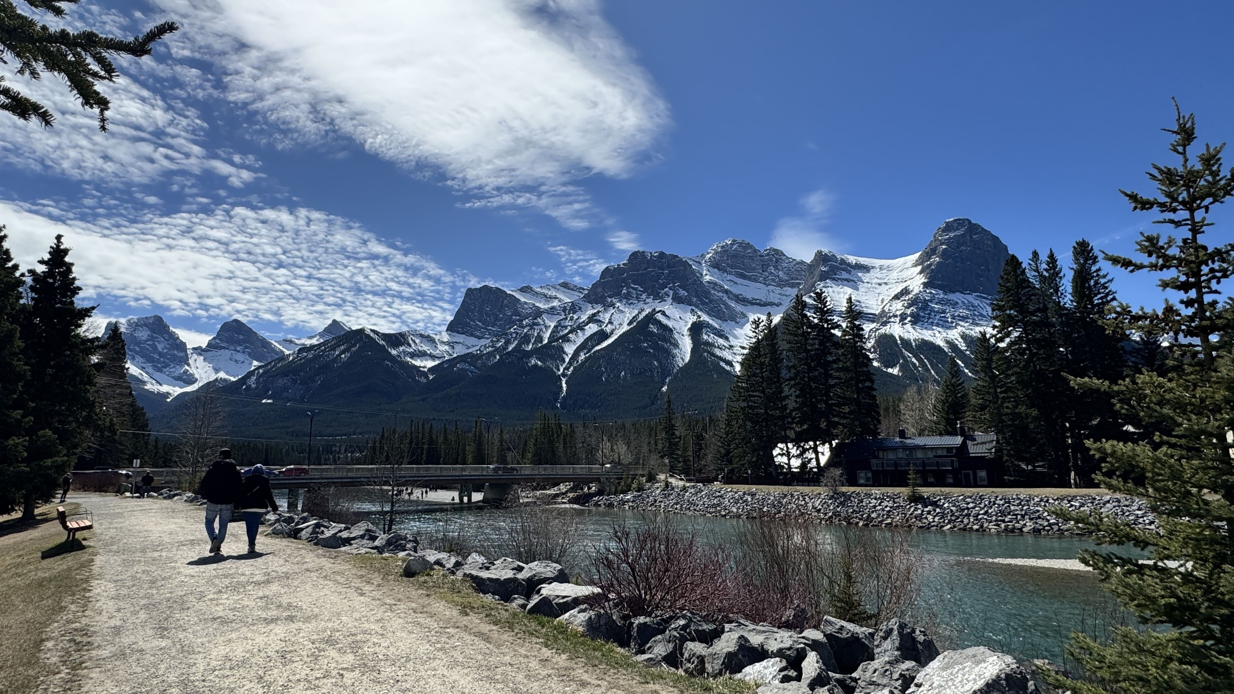20 BEST Restaurants to Dine in Canmore Town - MEpic Adventure